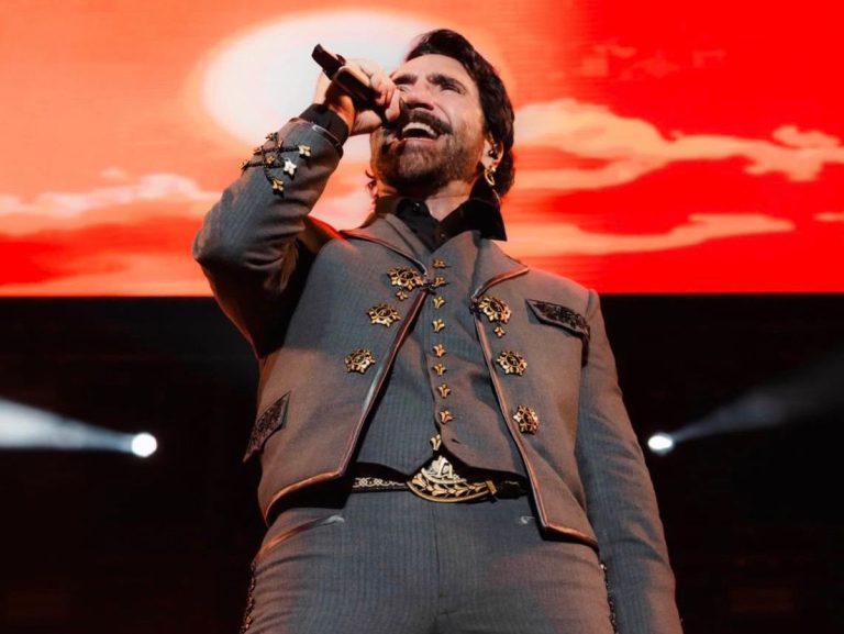 01/06/2026 — Alejandro Fernández viraliza após aparecer com língua ...